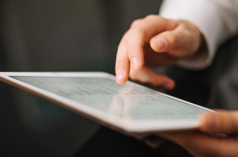 Documento falso: principais tipos, como identificar e evitar fraudes